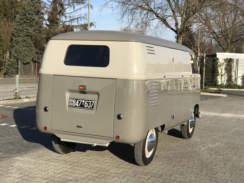 1952 Barndoor Bus - Karmann1952