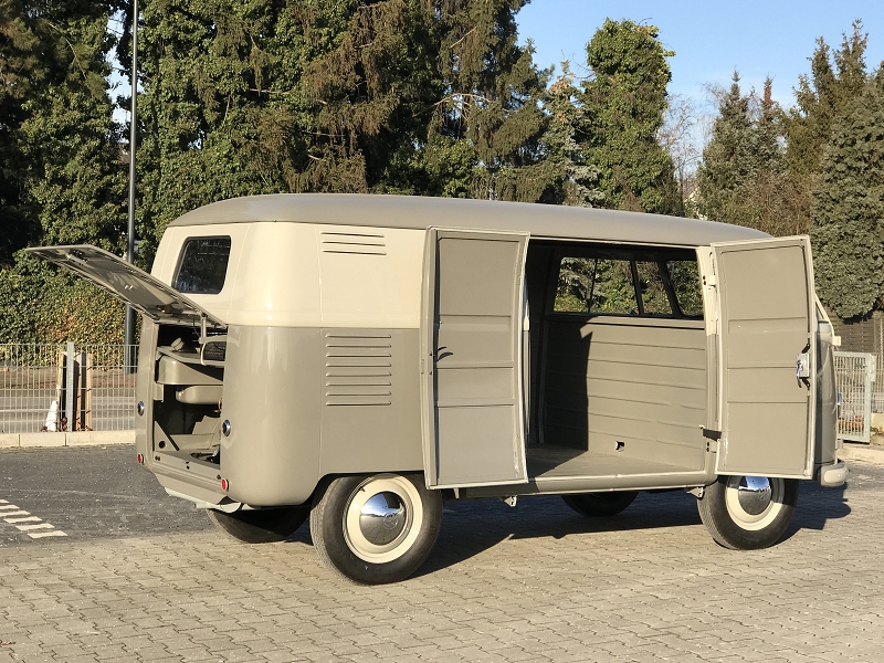 1952 Barndoor Bus - Karmann1952