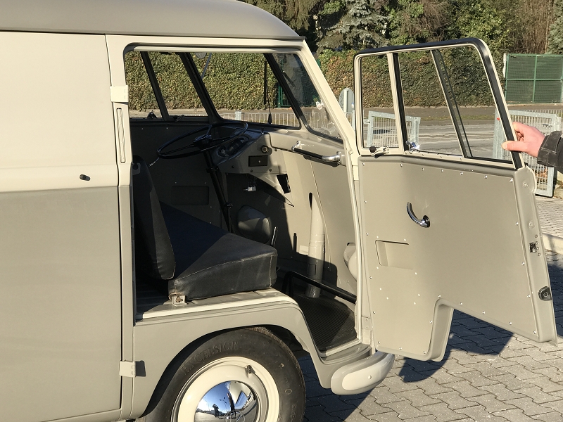 1952 Barndoor Bus - Karmann1952